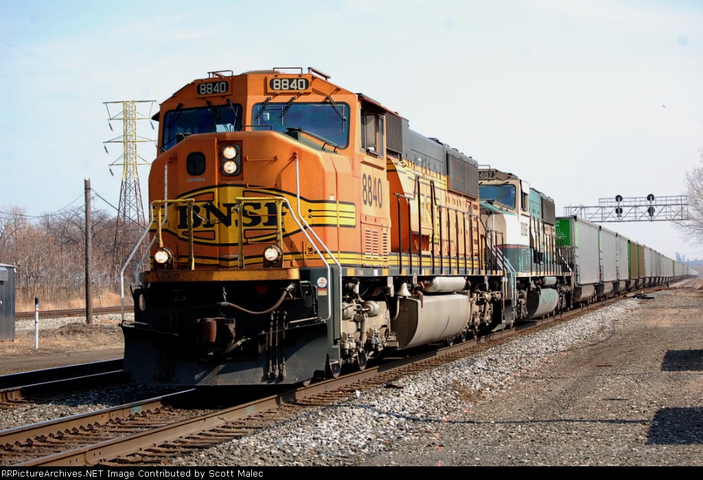 BNSF 8840 & 9487